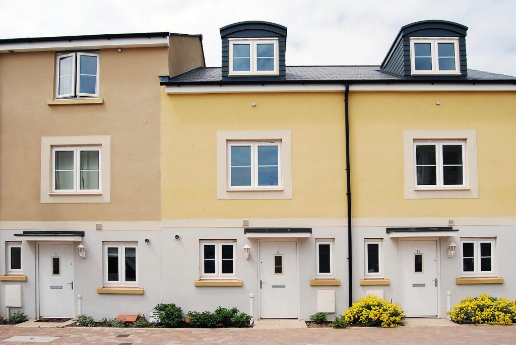 Knauf Presto Scratch Render in Regal Colours - Painting and Decorating ...